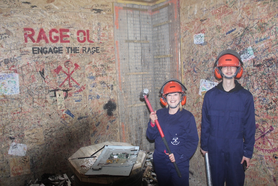 Rage Rooms & Axe Throwing Maidstone — 4.9★ • Rage Out